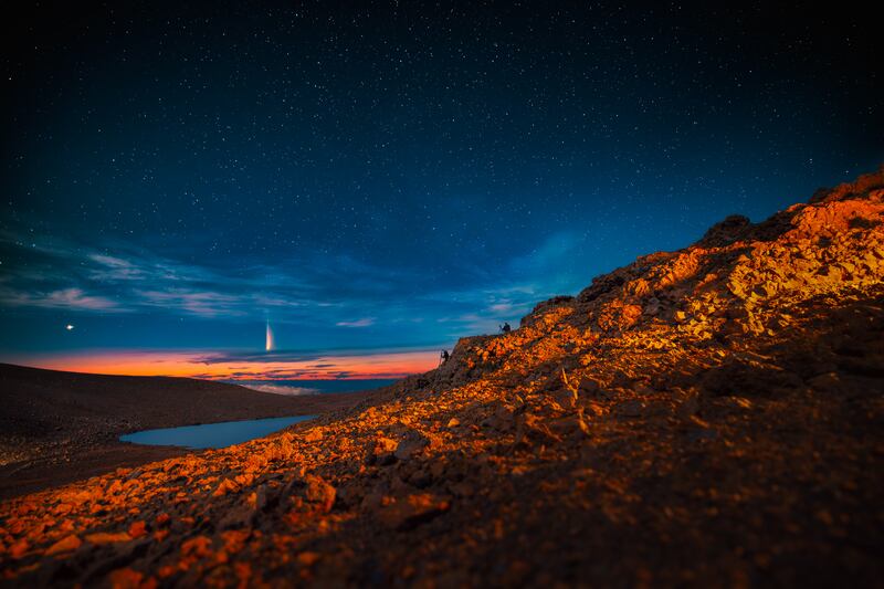 Stargazers capture ‘comet of the century’ soaring over Hawaii Stargazers capture ‘comet of the century’ soaring over Hawaii